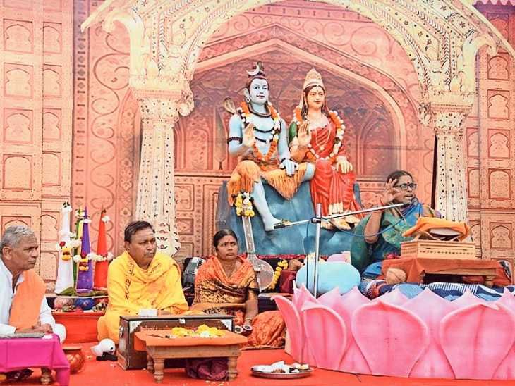 With the encouragement of her father-in-law, Sridevi Swami became a female kirtan artist | 17 ...