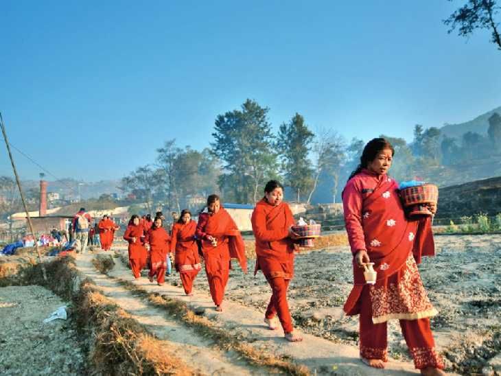 Only in Nepal the Hindu tradition of Swasthani Mata's story; Devotees ...
