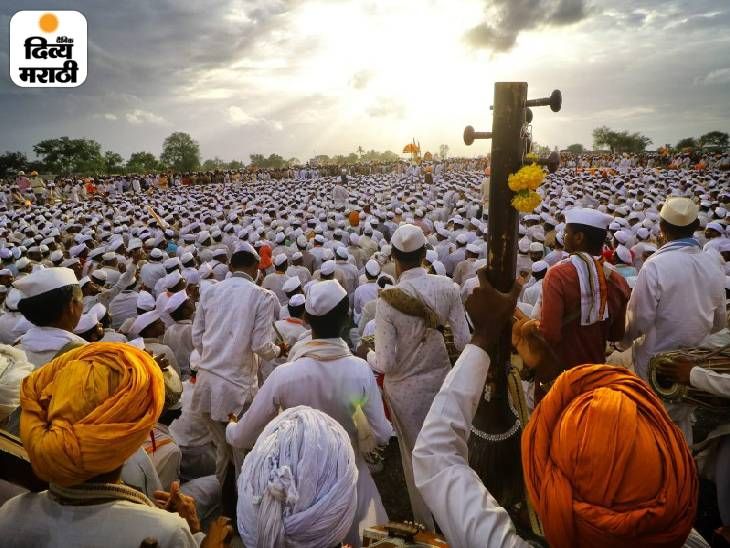 Rohit Pawar Meets Photographer Vitthal Vari; Pandharpur Wari Photos ...