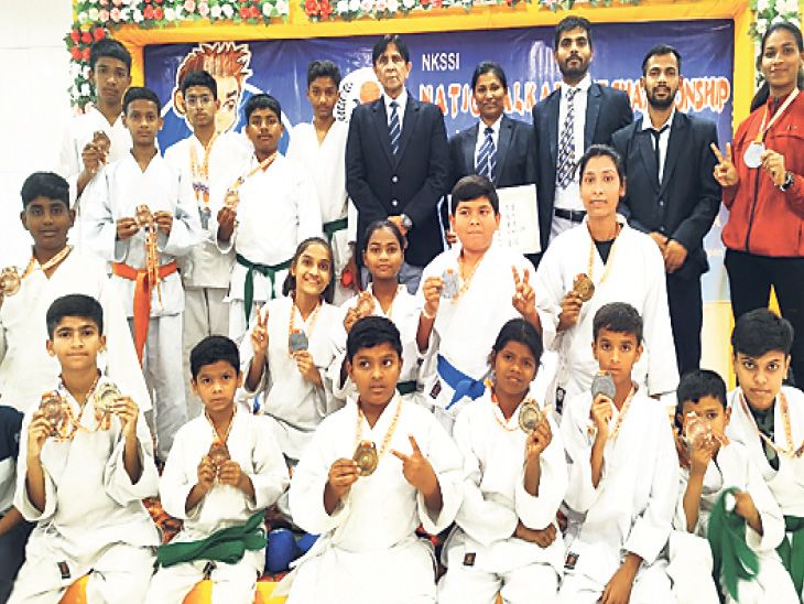 Athletes from Maharashtra shine in national karate | कराटे: राष्ट्रीय ...