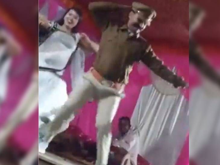 Up Police Dance Video Viral; Police Dance Dancer Women In Uniform | Up News
