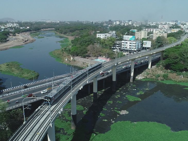 Pune Metro Train Test between Civil Court Station to Ruby Hall Station ...