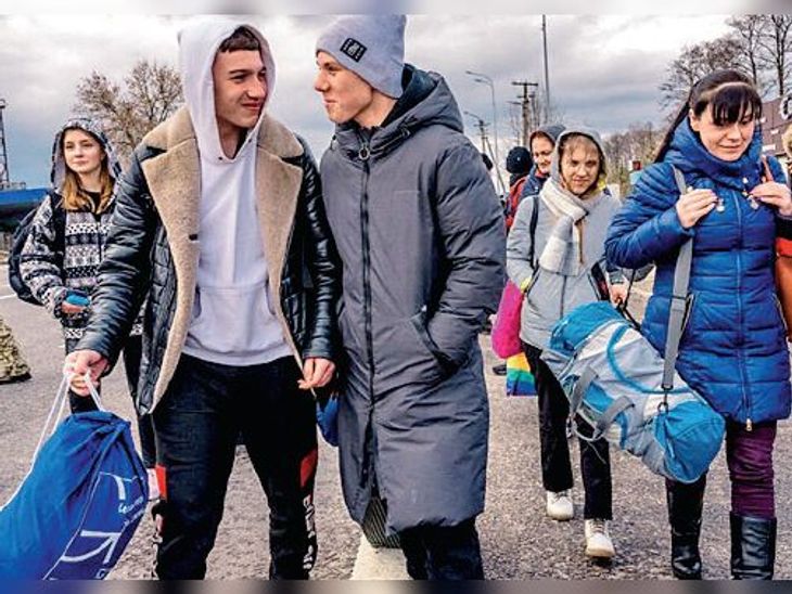 A group of Ukrainian mothers traveled 3,000 km to save their children ...