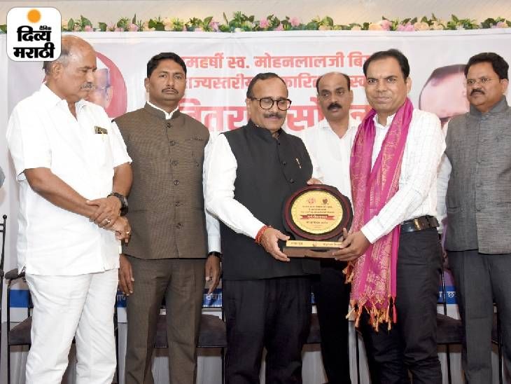 Meritorious Service Award to Public Relations Officer of Mahavitaran ...