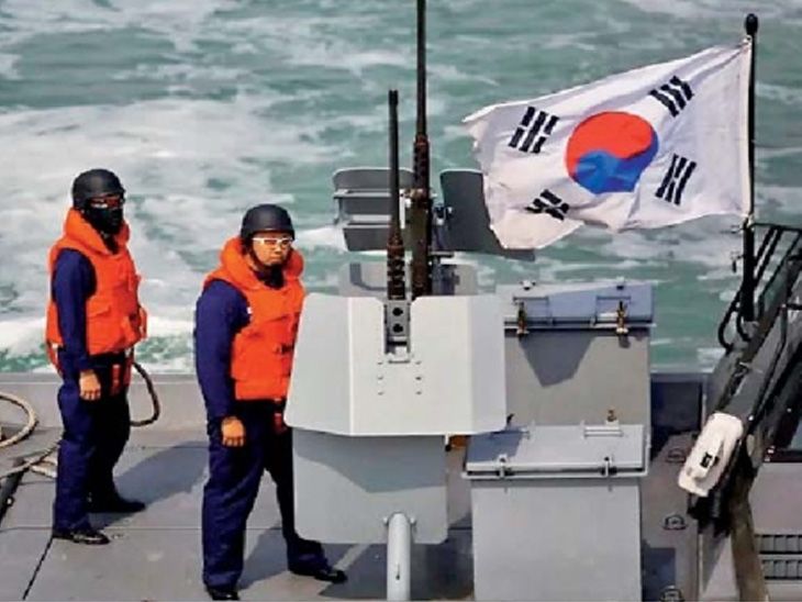 North Korean patrol boat South Korean Husakavale | समुद्रात गोळीबाराची ...