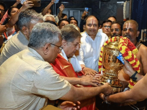 N Srinivasan CSK Owner With IPL 2023 Trophy Video, At Tirupati Balaji ...