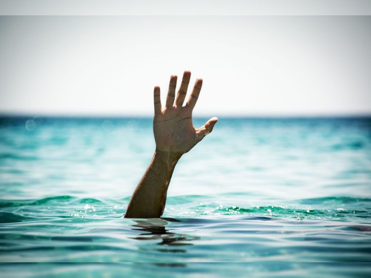 A young man who went with his friends died in Daulatabad's Mombatta ...