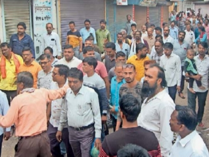 TV center shopkeepers march due to drug addicts' woes;