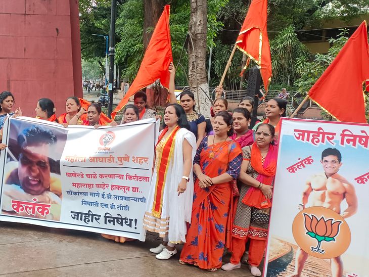 Thackeray Group Aggressive in Pune in Crown Dispute; They protested by ...
