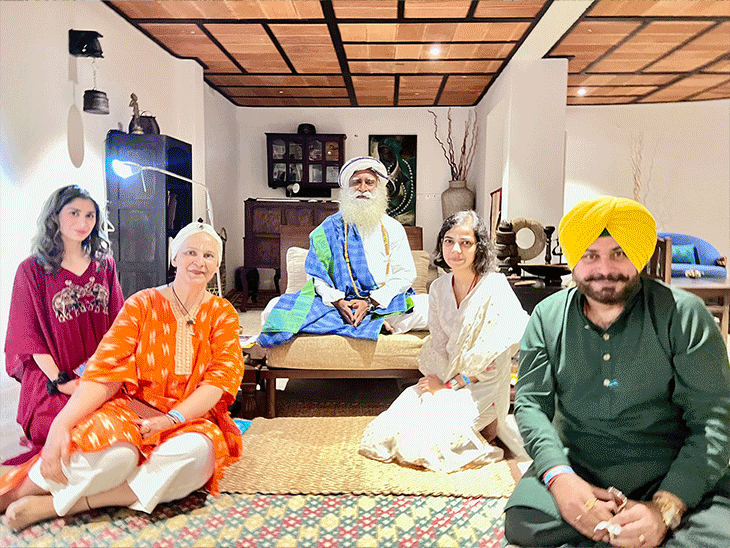 Navjot Sidhu reaches Coimbatore with family; Time spent with Sadguru at ...
