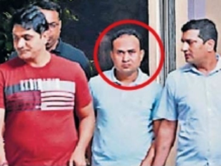 15 lakh bribe to reduce the fine of half a crore, Nashik Tehsildar ...