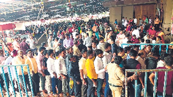 A lot of crowd. Being the last Saturday of Shravan, Sadhli Parvani ...