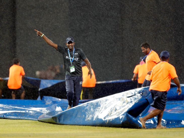 R Premadasa Stadium Ground Staff super sopper Rain Tackling Process ...