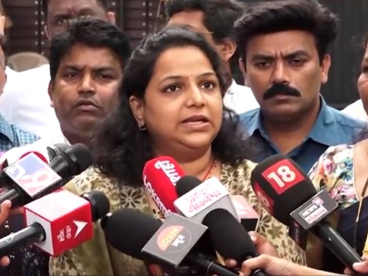 Trupti Deorukhkar Meet Sharmila Thackeray Raj Thackeray Wife Mumbai Mns ...