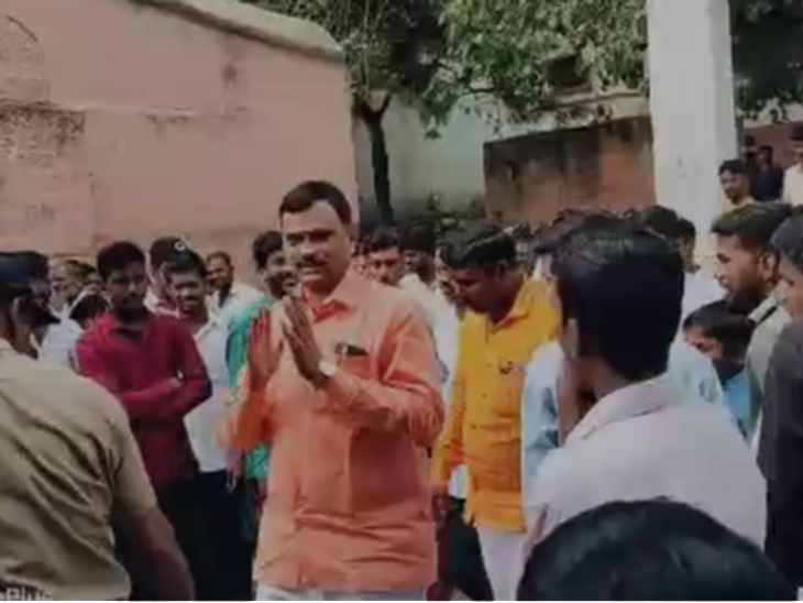 BJP MLA Narayan Kuche was chased out of village by youth of Rohilagad ...
