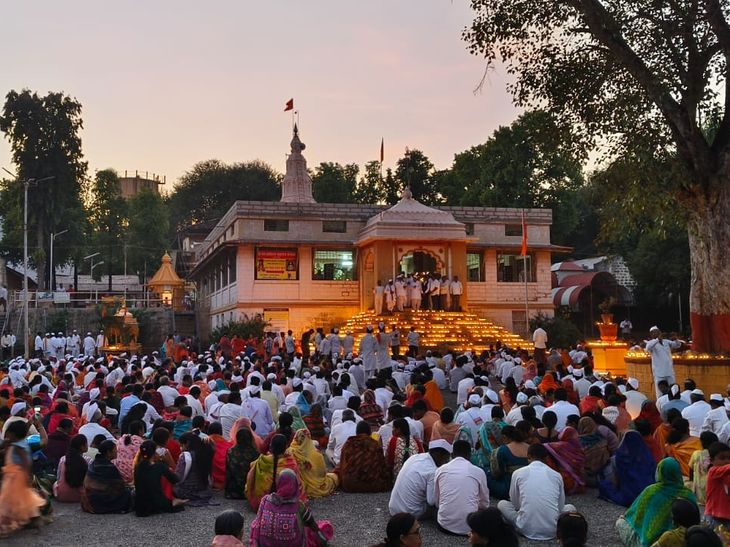 9033 lights and 9 minutes Dnyaneshwari Parayana celebrated Dnyaneshwari ...