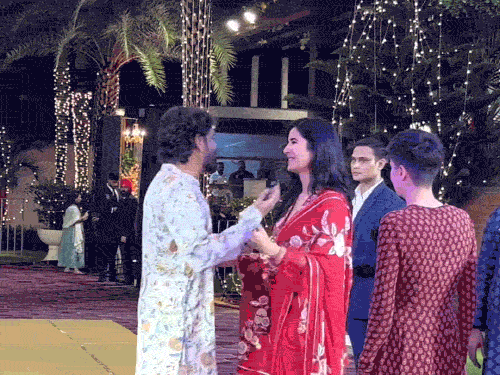 Nagarjuna Katrina Kaif Hug Video Update Kerala Navratri Event
