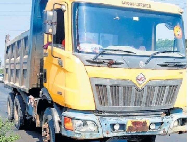 17 unnumbered highways ran through Kamgar Chowk of Walaj in an hour ...