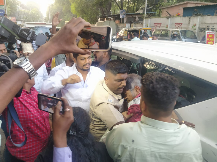 Ncp Party Workers Black Ink Attack On Namdev Jadhav Sharad pawar | प्रा. नामदेव जाधवांना काळं ...