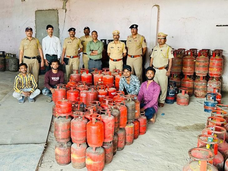 Raid illegal refilling center in Walaj MIDC area | वाळूज एमआयडीसी ...