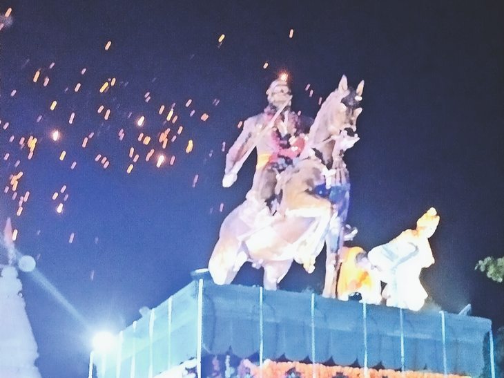 A 12 feet tall statue of Shiva Raya was installed at Pimpalgaon ...