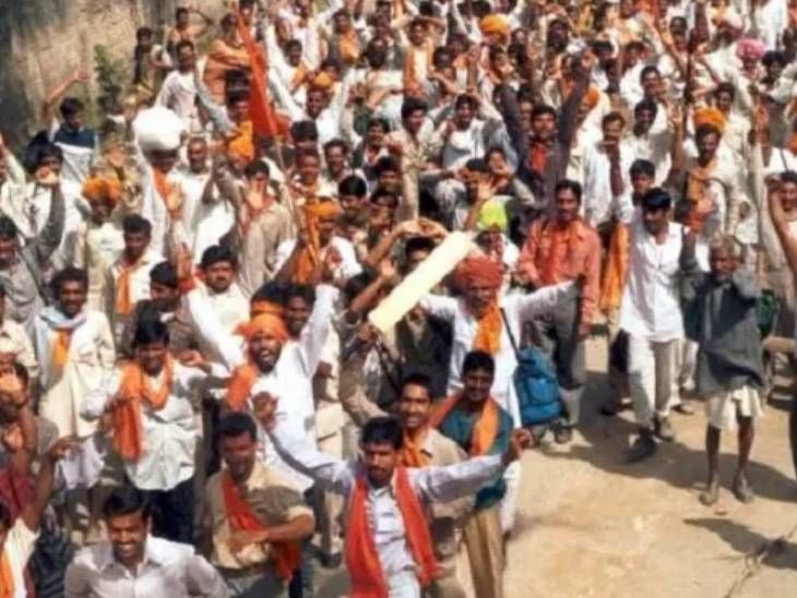 Karsevak had come to demolish the building.. it was demolished, all the ...