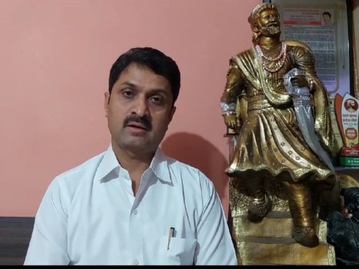 Public protest of Govindgiri Maharaj on behalf of Sambhaji Brigade ...