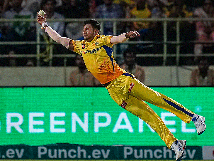 CSK Vs DC IPL Moments Dhoni One Hand Six Pant Pathirana
