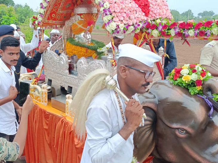 Spontaneous reception of Sant Gajanan Maharaj's palanquin ceremony in ...