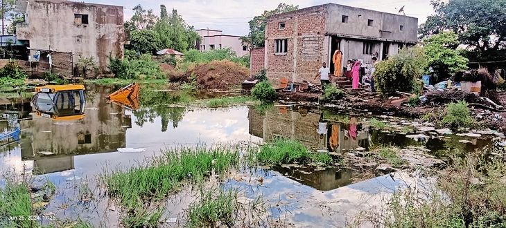 Citizens' lives are in danger due to the accumulation of water in a 20 ...