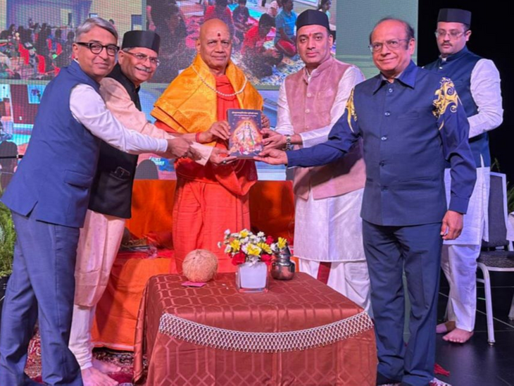 Govind Giri Maharaj honored with Saint Shrestha Award | गोविंद गिरी ...