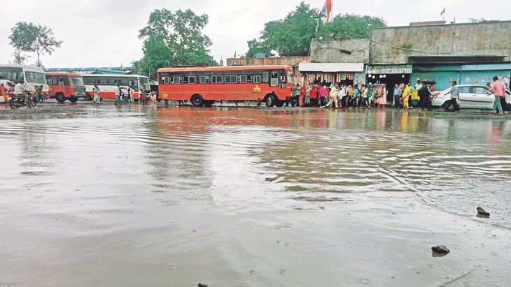 'Tumbai' with rain within two hours, tough journey through potholes ...