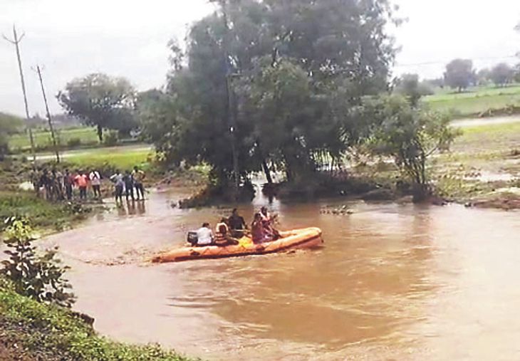 Due to heavy rains in Khamgaon and taluka, life has been disrupted, rivers and streams have ...
