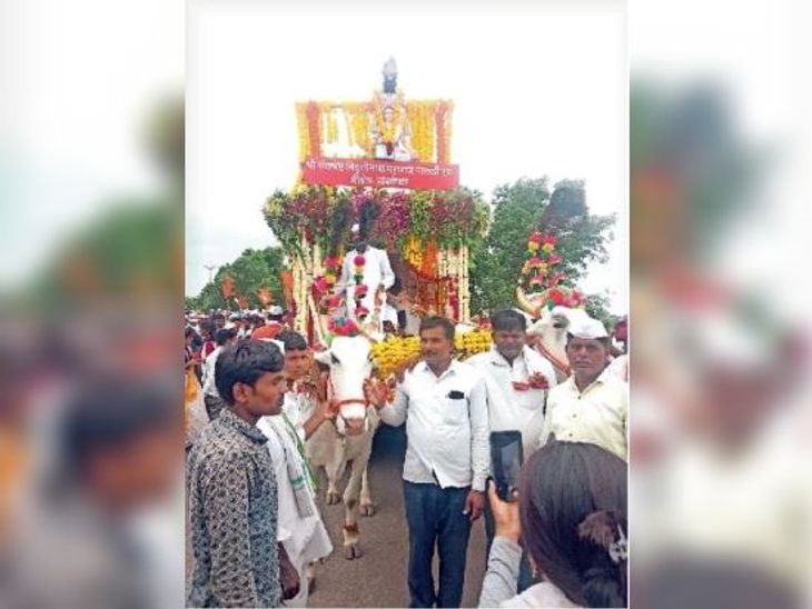 A gathering of 7 palanquins in Karkamb