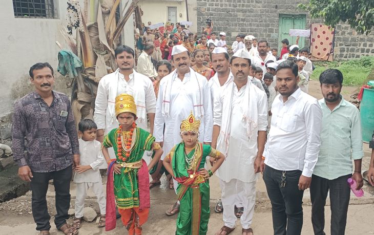 Dindi in the Gajra of Taal Mridanga, participation in dressing up of ...