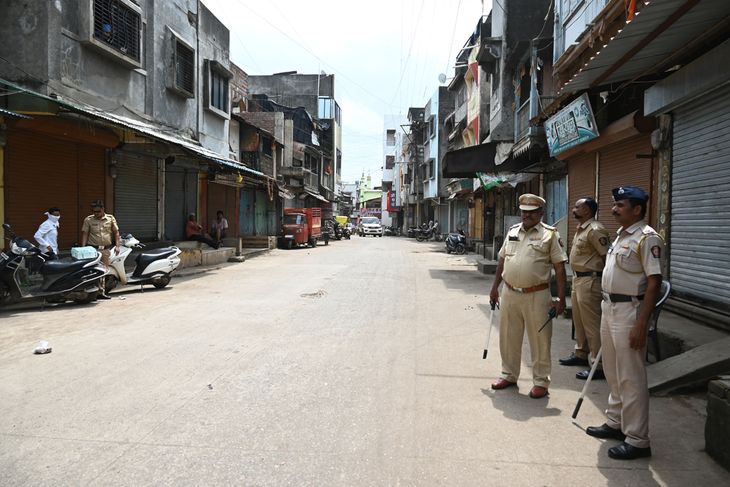 Strict shutdown in the district including Nandurbar city, private shops ...