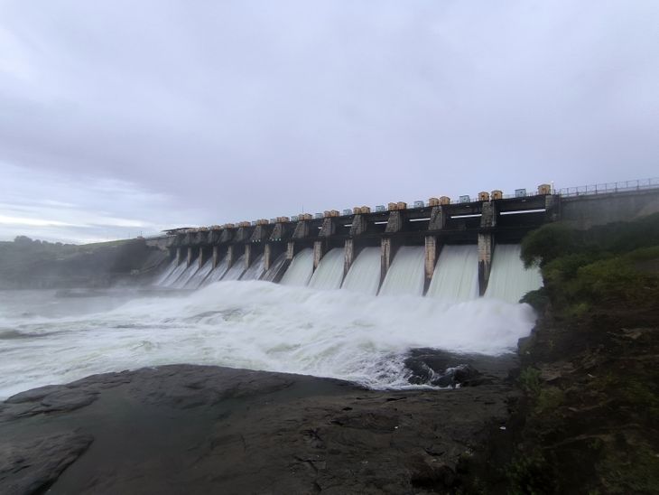 Discharge of water from Girna Dam begins; Vigilance warning to the ...