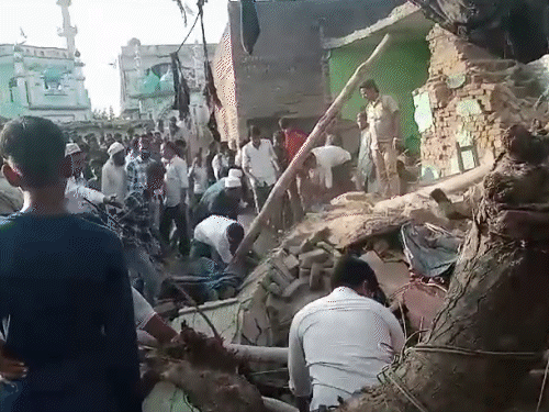 Blast in Bareilly crackers factory, 3 killed | UP Firecracker factory ...