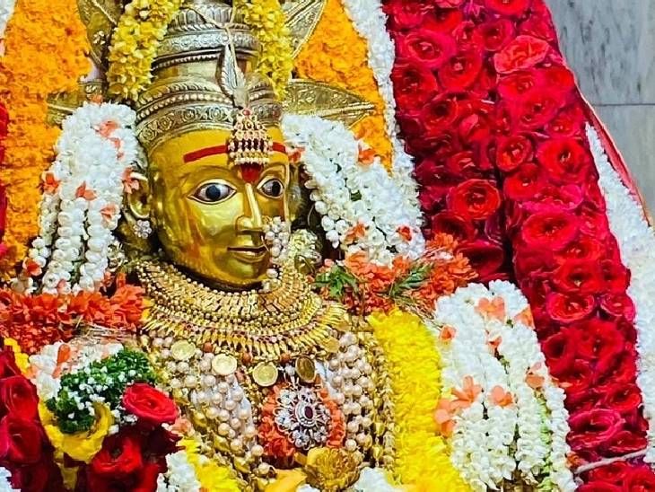 Goa's Shanta Durga, restored by Shahu Maharaj's ministers, worships the ...