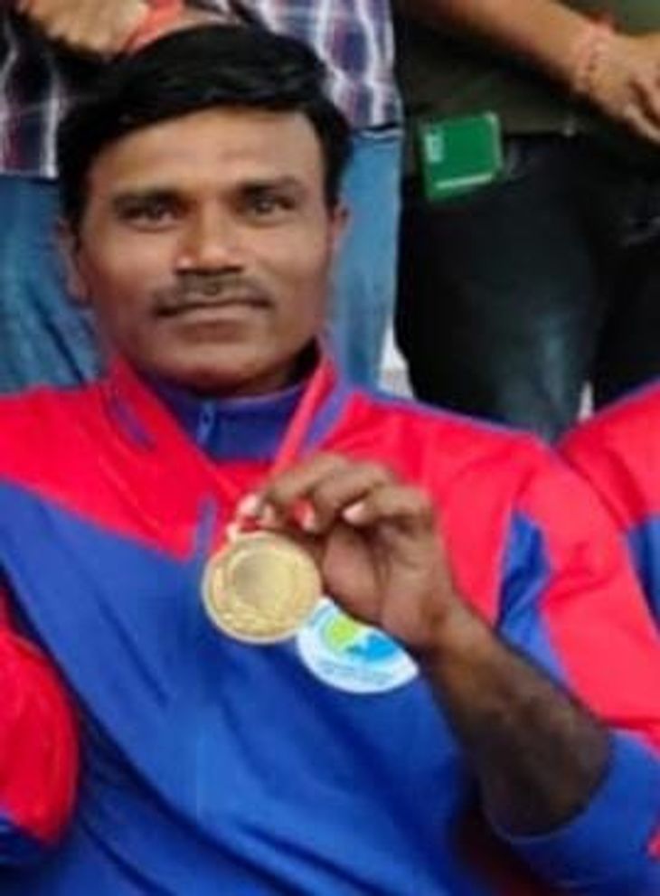 Father wins gold, daughter silver medal, Anjangaon father-son success ...