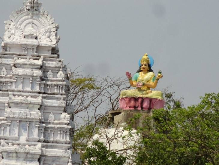 Mahakalika Mahalakshmi, Saraswati's idol, Basar gets a crowd of two ...