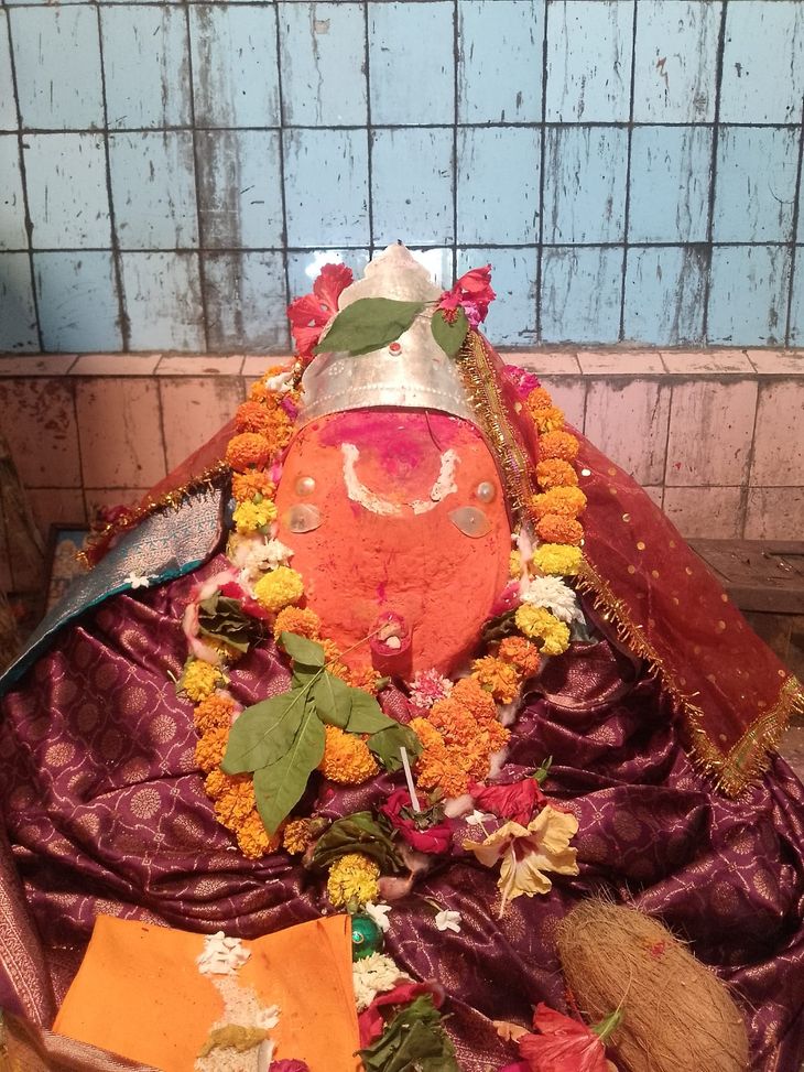 Crowd of devotees to see the 450 year old Vaghai Mata, People's ...