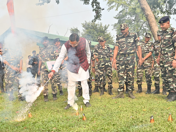 Uttarakhand Chief Minister Dhami reached Nepal border | नेपाळ सीमेवर ...