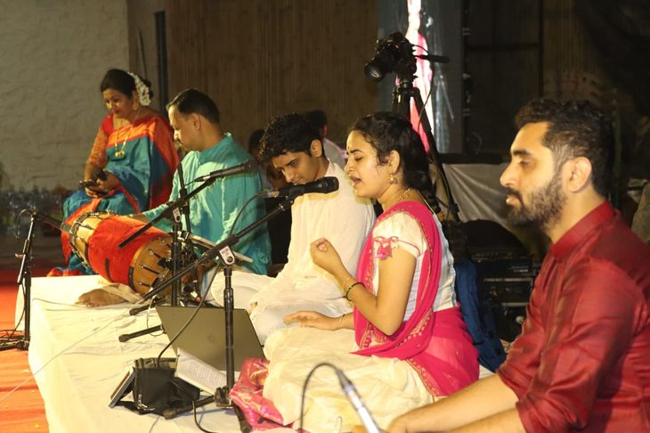 Surya Gayatri won hearts, 10,000 lights lit up the whole temple ...