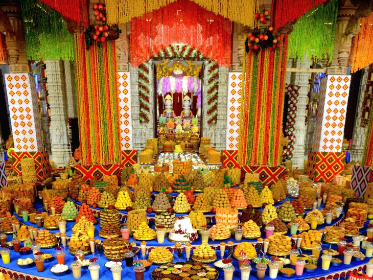 Annakut Utsav celebrated in Swaminarayan Temple | स्वामीनारायण मंदिरात ...