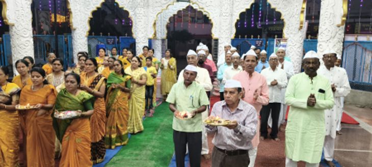 Devotees flock to Kakad Aarti from Ashwin Purnima in Vadgaon | वडगावात ...