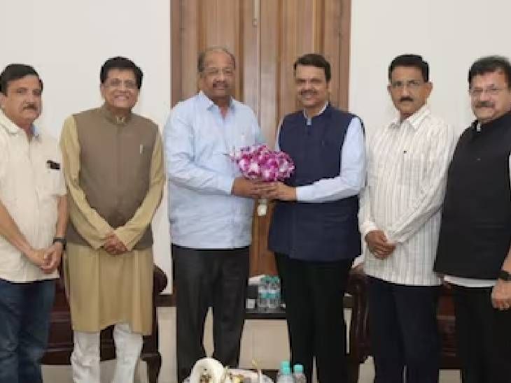 Namale Gopal Shetty showing the file of partnership in the ...