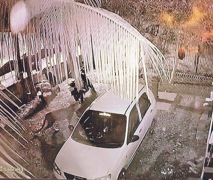 Leopard terror in Dubere Naka area of Sinnar, goat killed in leopard attack in Ramtir | सिन्नर ...