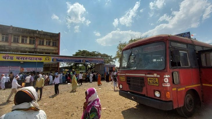 Beed's bus stand is a haven for thieves; Six women's jewels worth lakhs ...