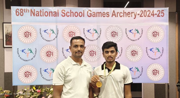 Shivam Chikhale of Karmala won gold medal in school archery competition ...